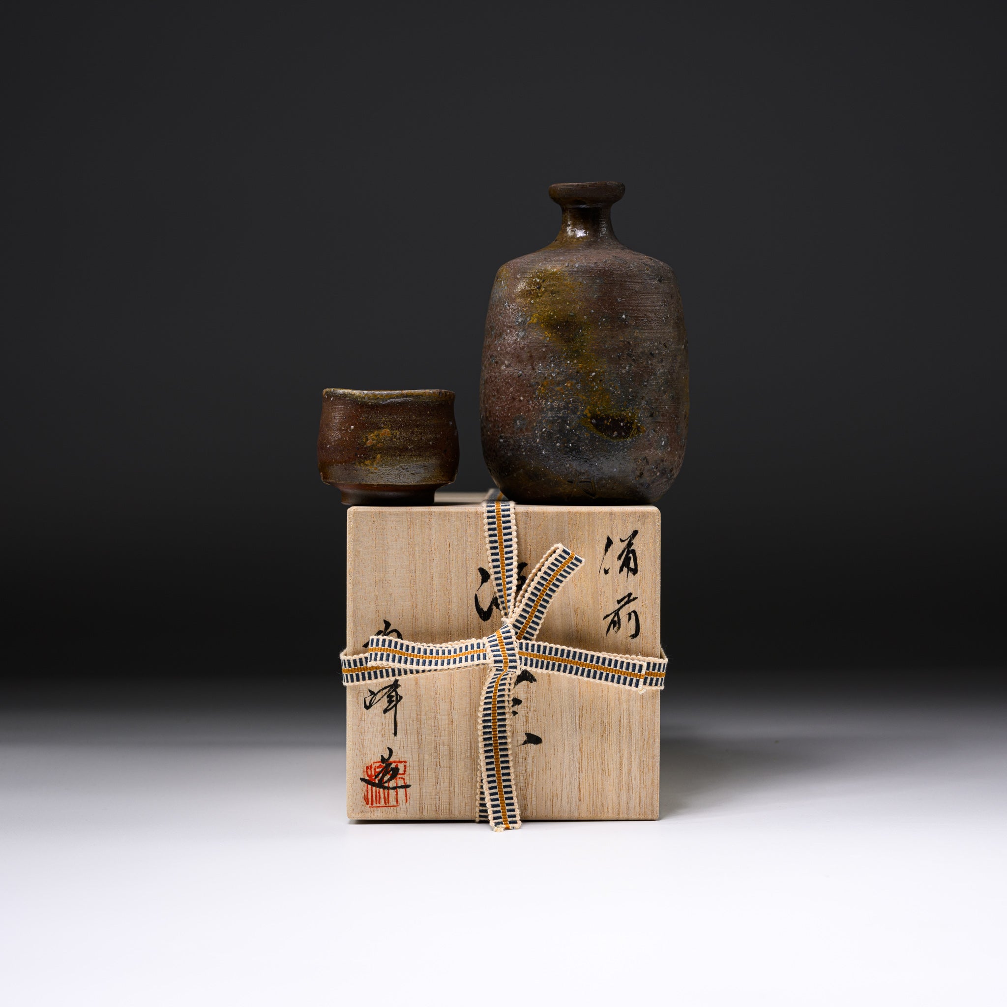 Bizen Pottery Sake Set with Wooden Box - Toho / 備前焼 陶峰窯 – Osara Australia