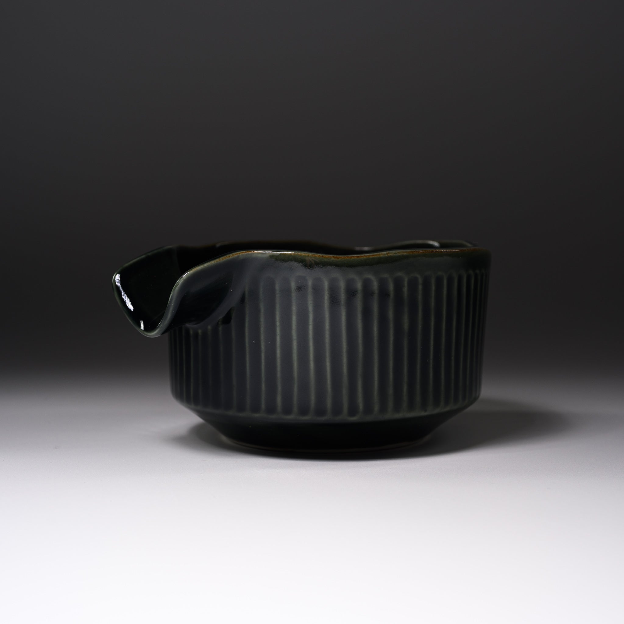 MASAMURA Matcha Bowl with Spout – Katakuchi Oribe / 抹茶碗 – Osara Australia