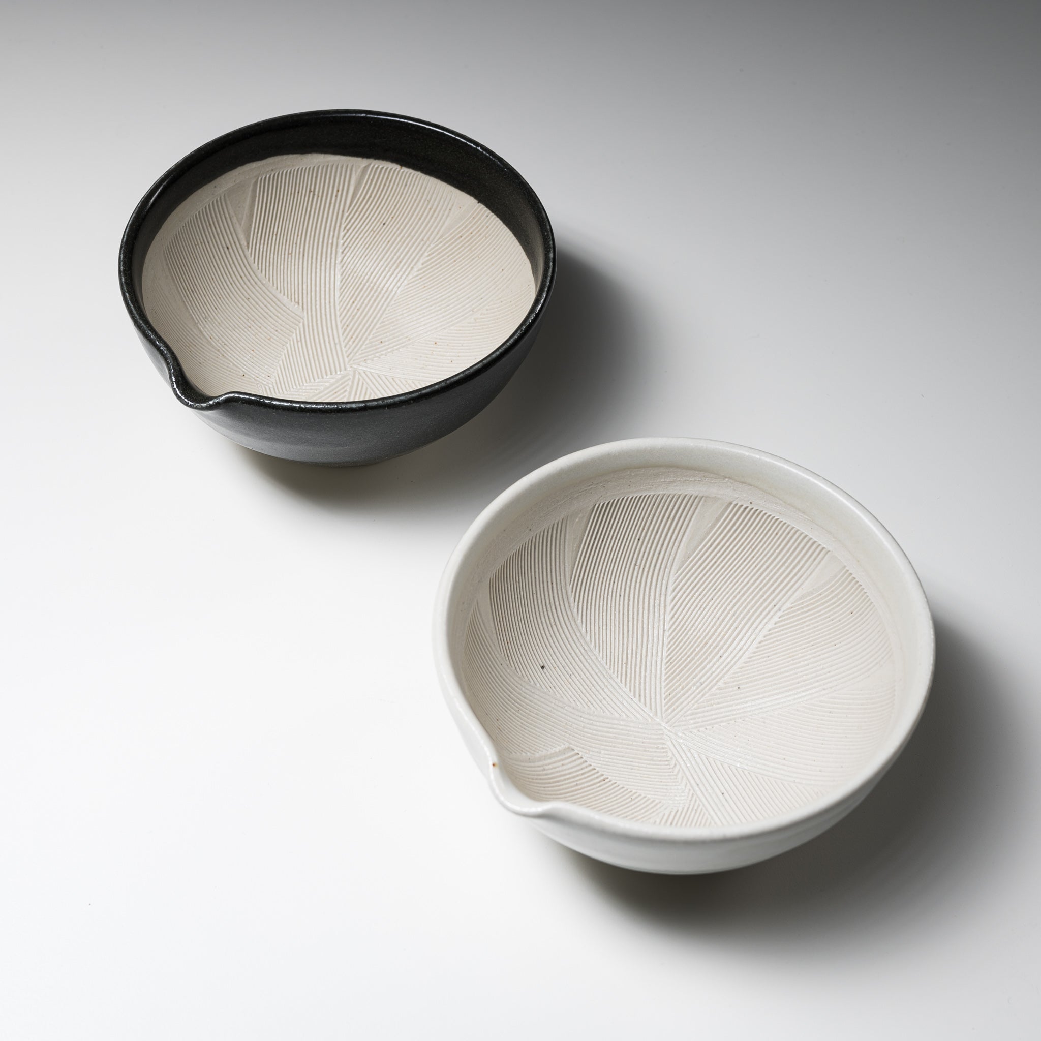 Japanese Seasoning Tool - Suribachi - 16 cm - 2 Colours / Surikogi ...