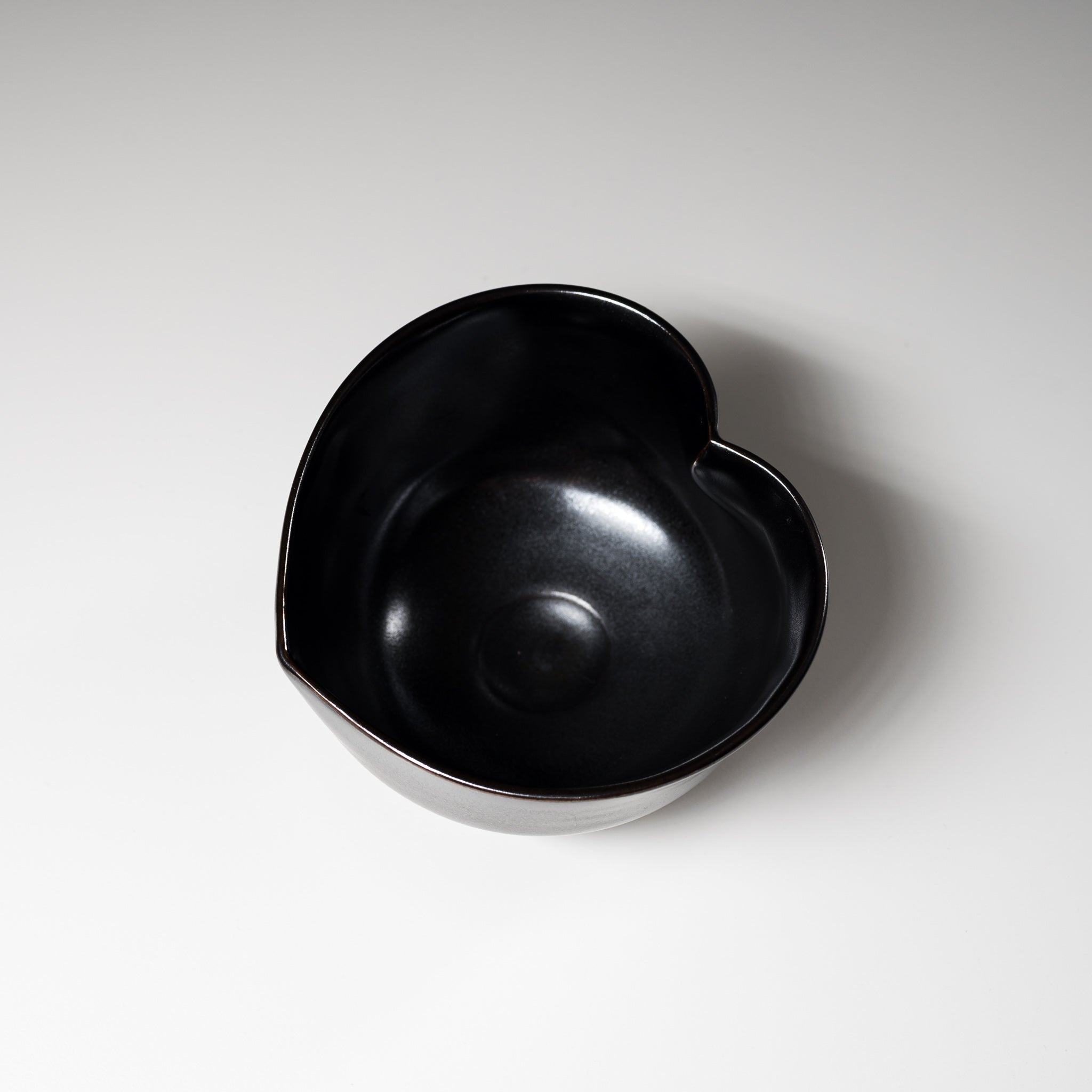 INOME Heart Hand made Matcha Bowl - Midnight by Yutaka Ono – Osara ...